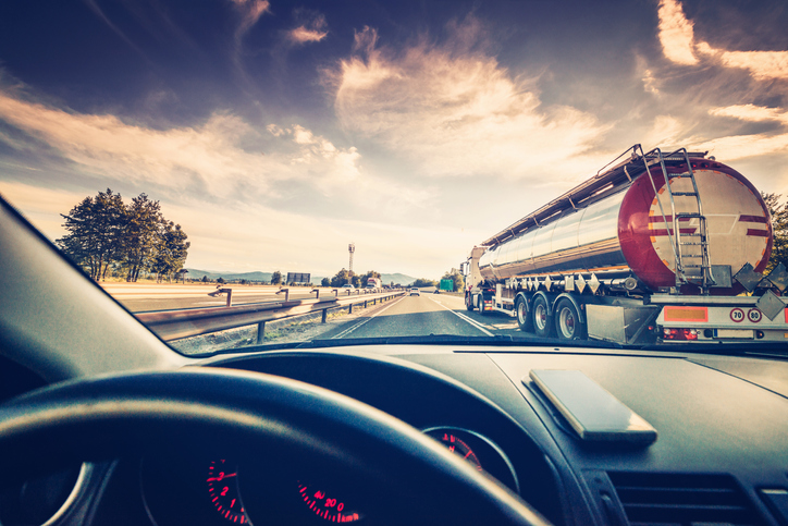 6 Tips For Sharing The Road With Big Rigs
